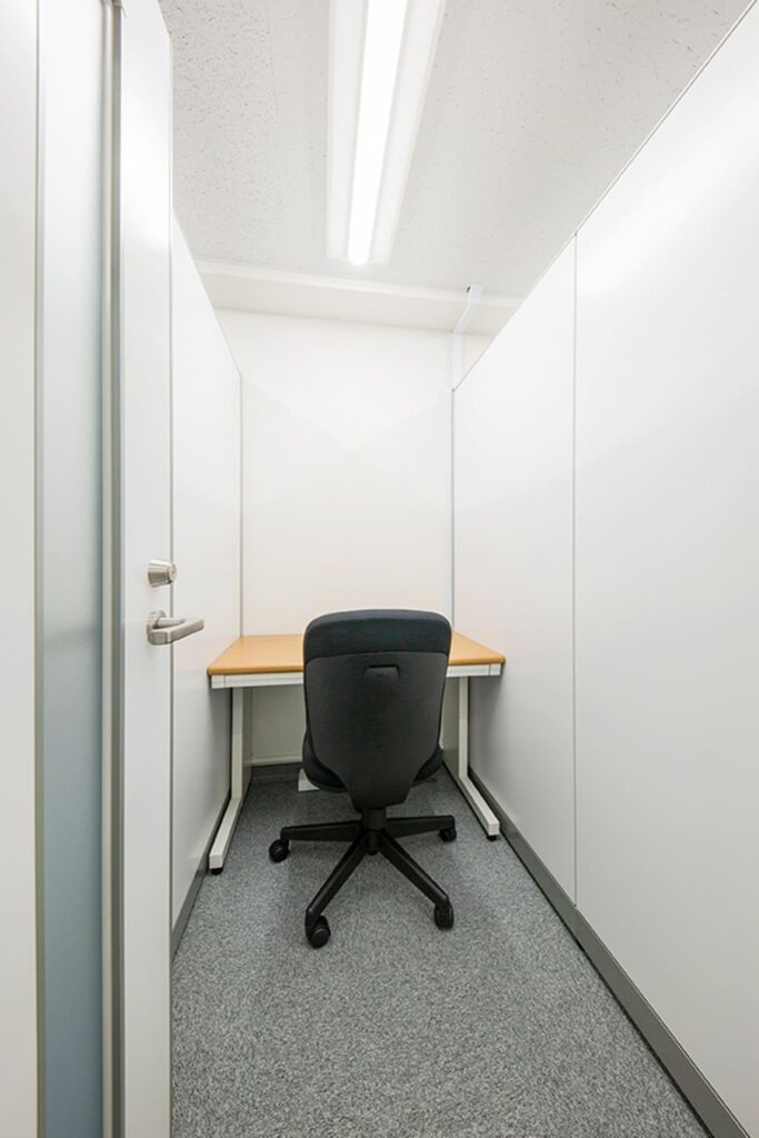 Booth-type offices open in order | Low-priced Private Serviced Office ...