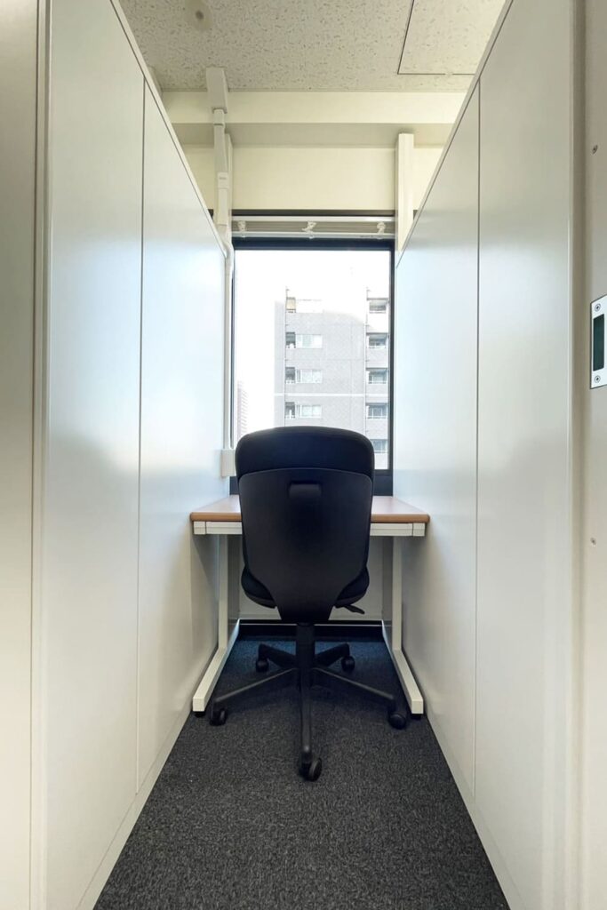 Booth-type offices open in order | Low-priced Private Serviced Office ...